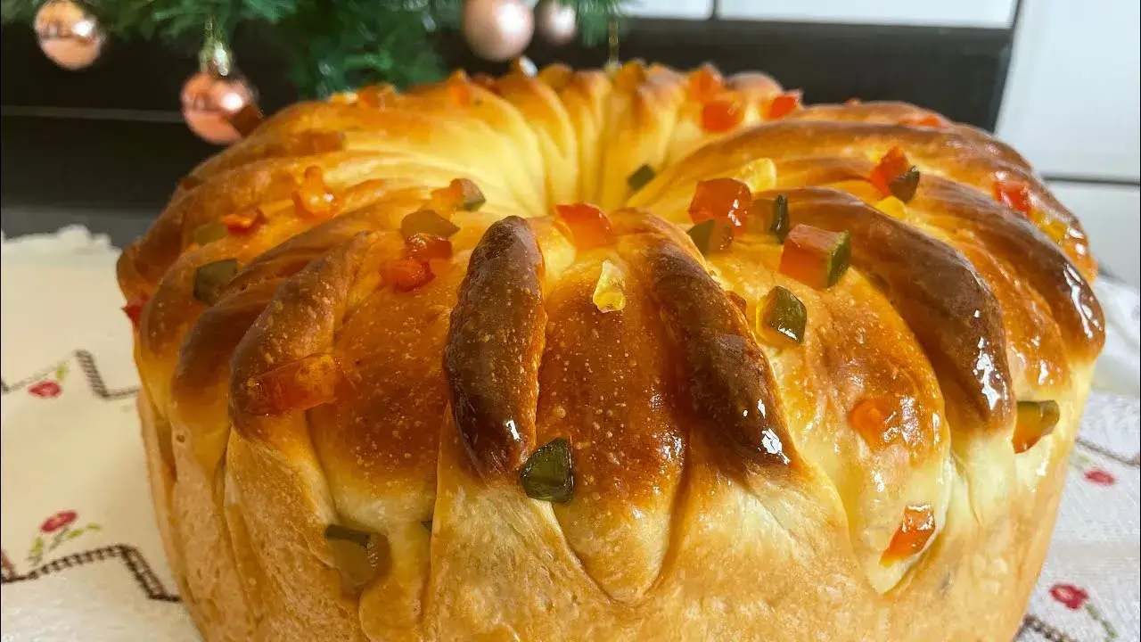 Rosca-Natalina-Caseira-Macia-e-Economica-para-o-Cafe-em-Familia.webp